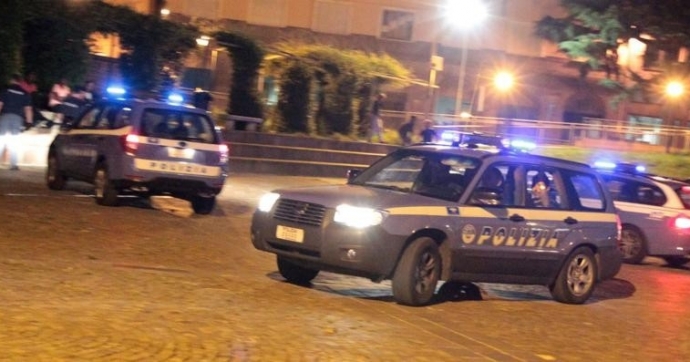 Guerriglia con la polizia: tutti liberi Ma questa la città non la manda ... Guerriglia con la polizia: tutti liberi Ma questa la città non la manda ...