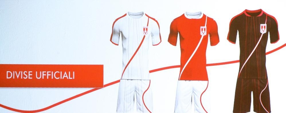 Il filo attraversa le maglie nuove. Preparazione: si va a Chatillon ...