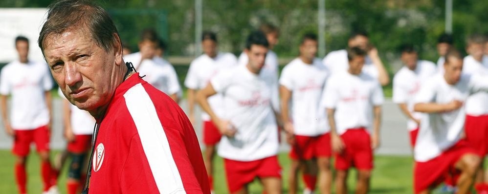 Gli 80 anni di "Gedeone" Carmignani: un'icona del calcio varesino che ...