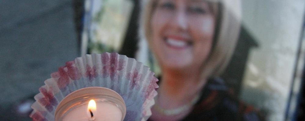 Una luce calda e un libro. Per ricordare Laura Prati - La Provincia Di ...