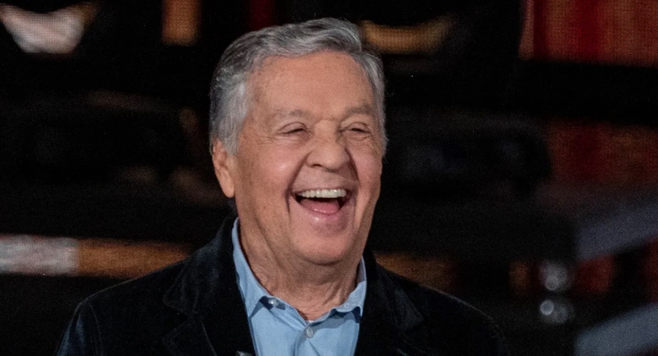 Buon compleanno Renato: 85 anni tra cinema, risate e la quiete di Laveno - La Provincia Di Varese