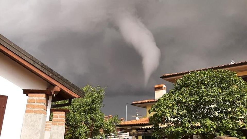 Tromba d'aria a Cazzago Brabbia - La Provincia Di Varese