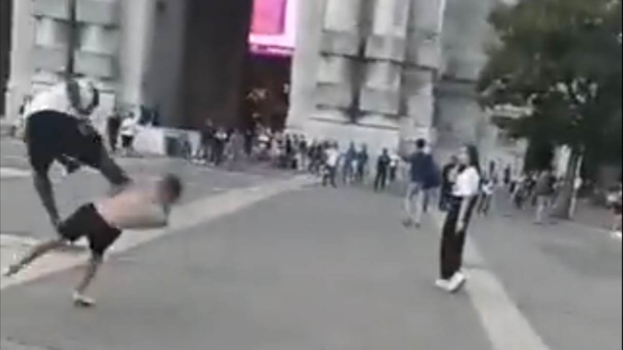 Aggressione shock in stazione Centrale a Milano. Fontana: "stop ai ...