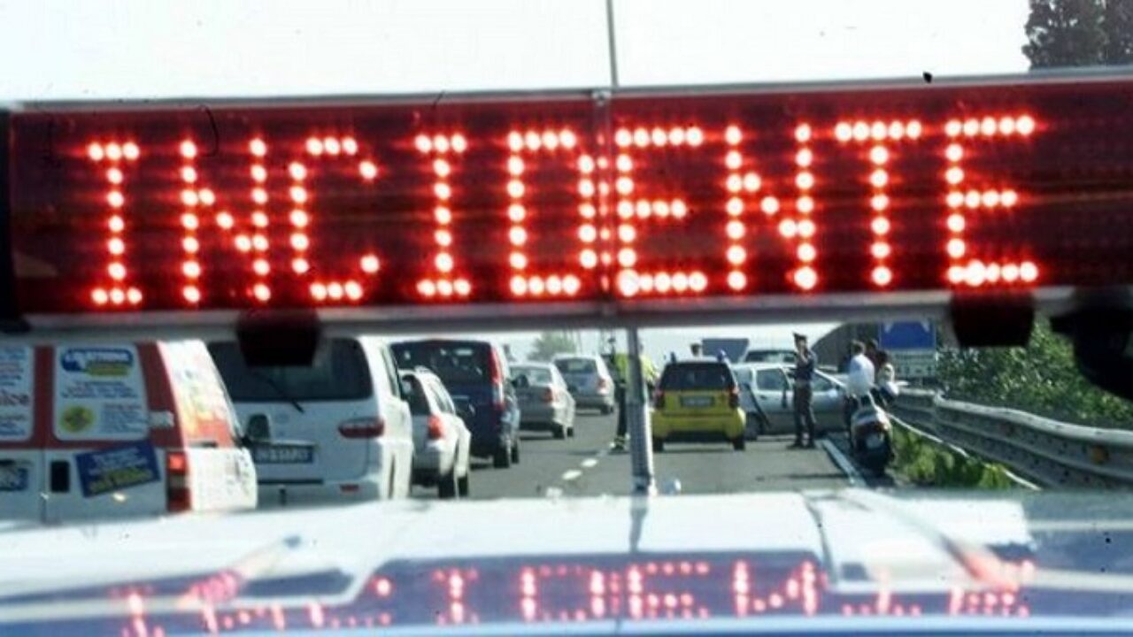 Pluri-incidente in autostrada: otto i feriti, tre gravi. Code in ... Pluri-incidente in autostrada: otto i feriti, tre gravi. Code in ...