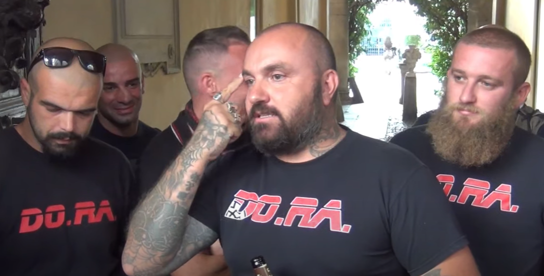 Insultò i poliziotti, ma "non aveva tutti i torti": assolto il leader ...