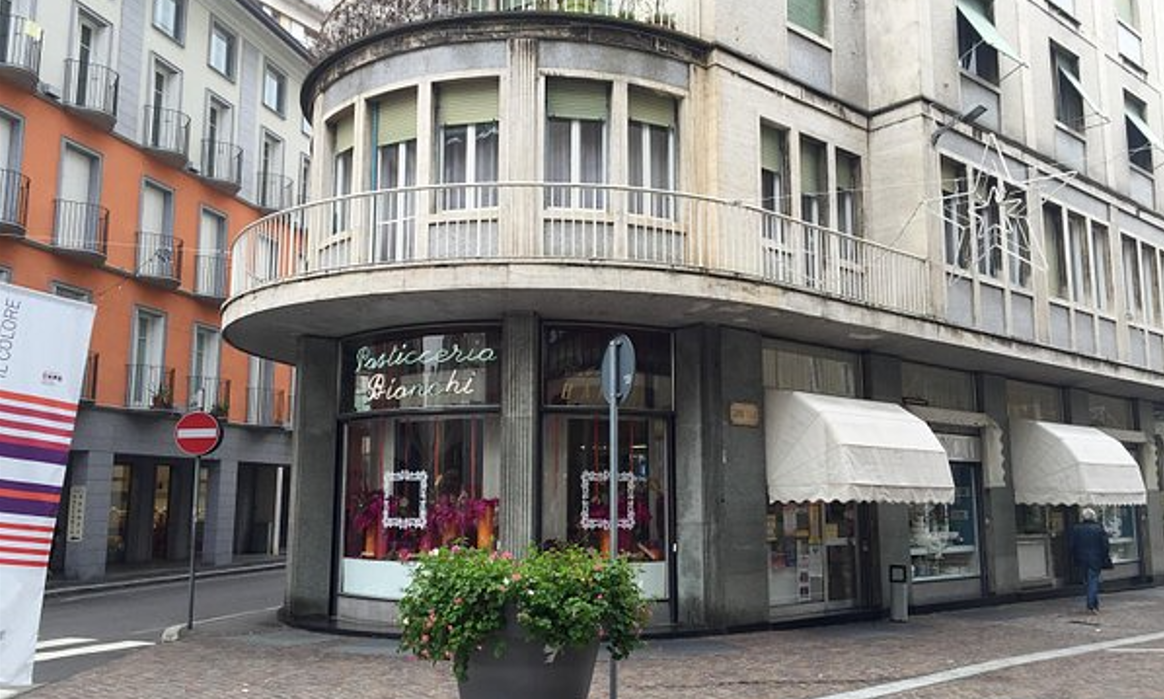 Gallarate, l'incubo della pasticceria del centro: nuovo furto di latte ...