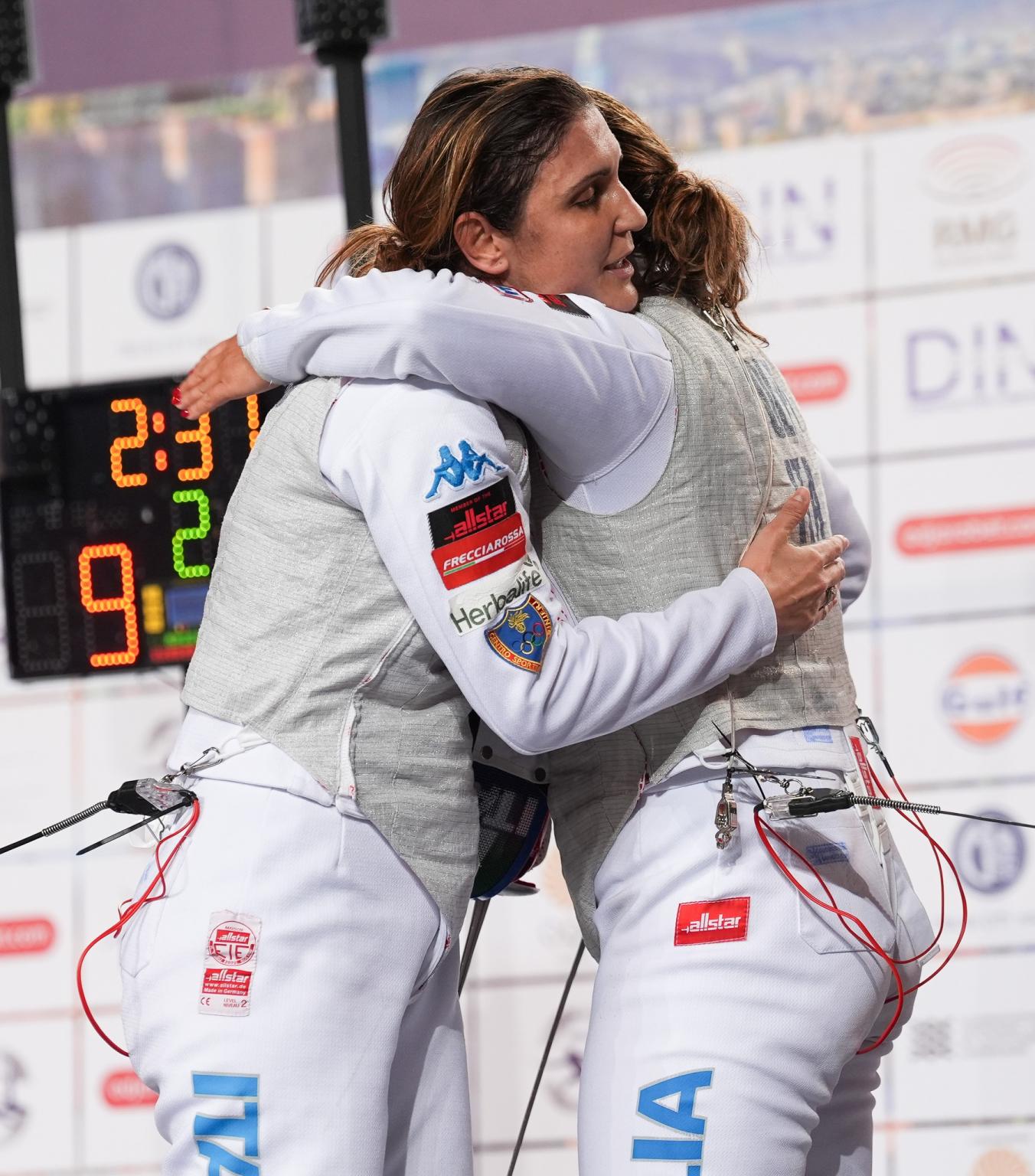 Argento nella scherma: Arianna Errigo splende nella Coppa del Mondo di ...