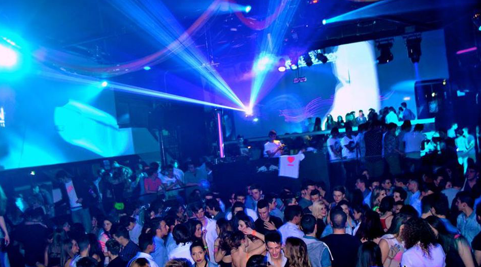 Vergiate: 22enne accoltellato fuori dalla discoteca - La Provincia Di ...