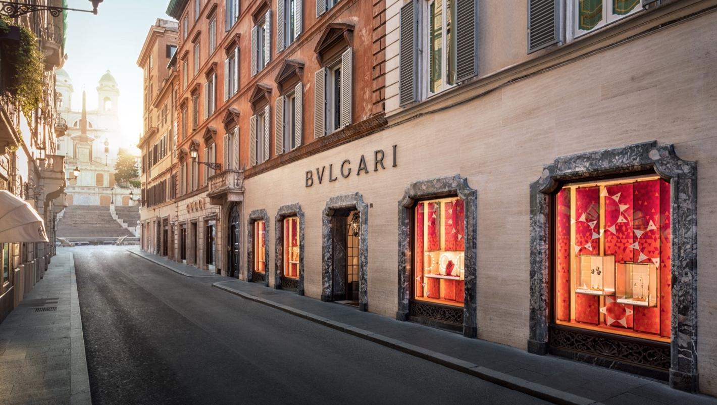Maxi furto da Bulgari entrando dal pavimento: bottino da 500mila euro ...