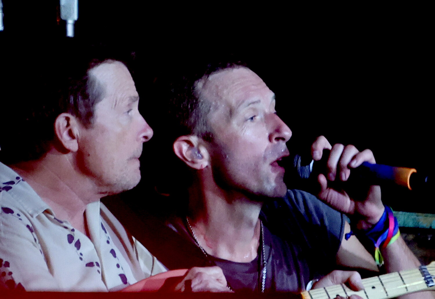 Michael J. Fox suona a sorpresa con i Coldplay a Glastonbury - La ... Michael J. Fox suona a sorpresa con i Coldplay a Glastonbury - La ...