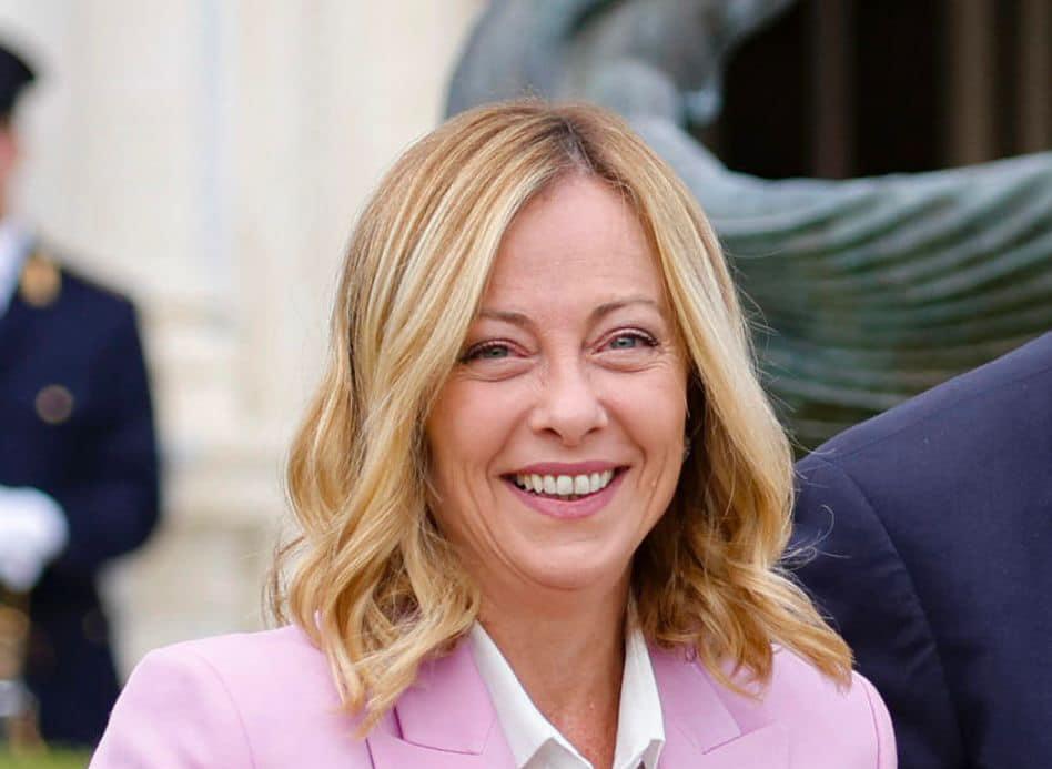 Meloni chiude Atreju attaccando Schlein, la segretaria Pd rilancia ...