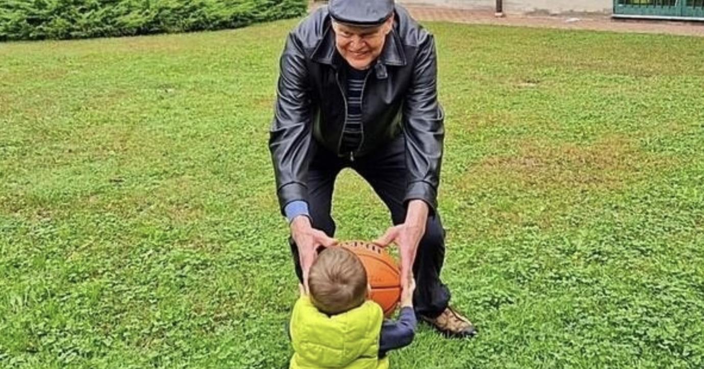 La leggenda del basket, Bob Morse, parla ai giovani al Villaggio del ...