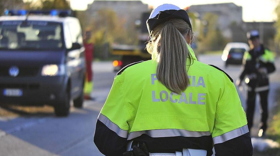 Auto finisce contro un muro a Luino, positivo all’alcoltest: arrestato ...