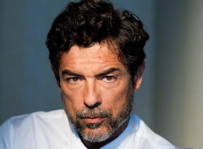 "Via il nome di mio padre da quel teatro": l'attacco di Alessandro ...