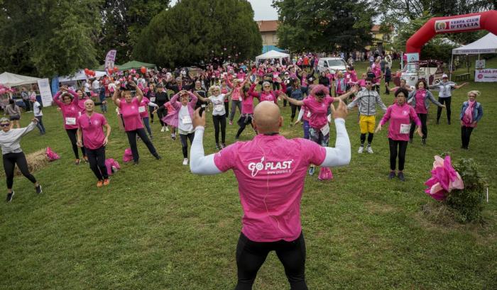 Samarate si tinge di rosa: oltre 2.000 cuori per la prevenzione - La ...