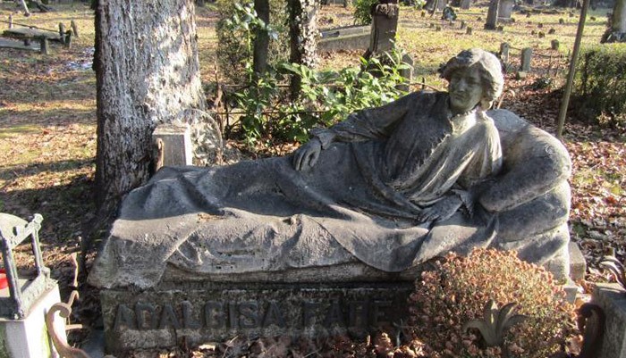 Il Cimitero Vecchio di Viggiù: museo a cielo aperto - La Provincia Di ...